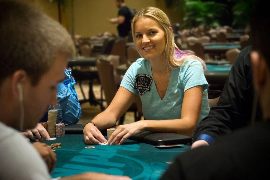 Main Event Day 2: Break Near the Bubble | Seminole Hard Rock Hollywood ...