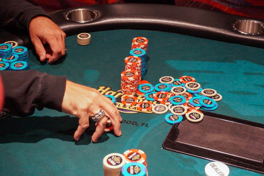 Event 1: Matthew Kuba Finds a Fold Versus Jeff Charlton | Seminole Hard ...