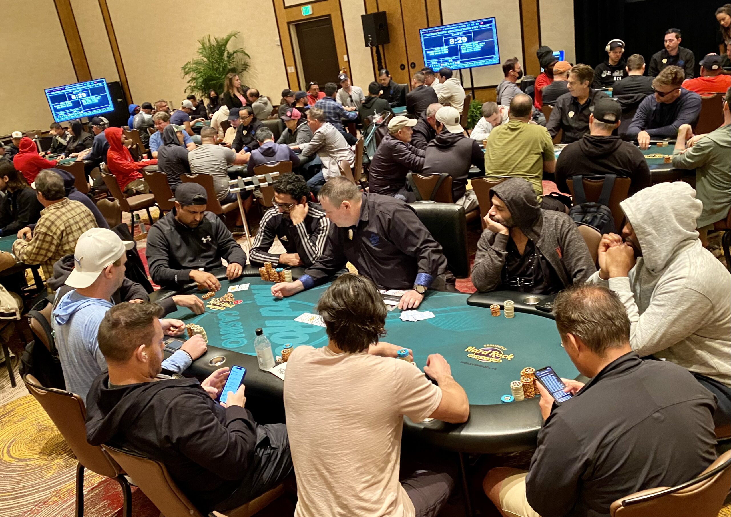 Event 21 Flight E: Hand-for-Hand Play Begins on the Money Bubble ...